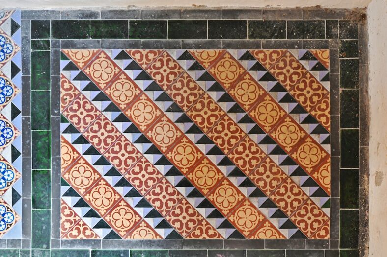 Barlings, St Edward, Chancel, Tiles