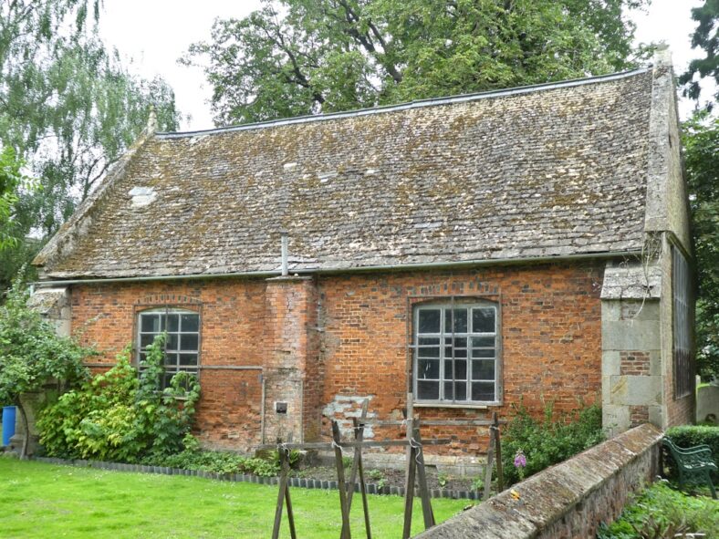 Bourne, Old Grammar School (in churchyard) - Society for Lincolnshire ...