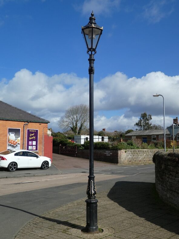 Great Gonerby, Lamp Post - Society for Lincolnshire History & Archaeology