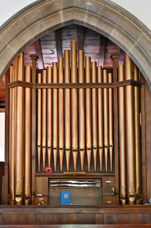 Keelby, St Bartholomew, Chancel, Organ