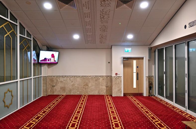 Lincoln, Central Mosque & Cultural Centre, Ladies Prayer Hall - Society ...