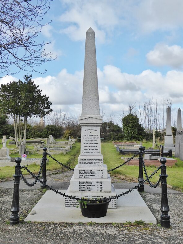 Louth, London Road Cemetery, Flood Memorial - Society for Lincolnshire ...