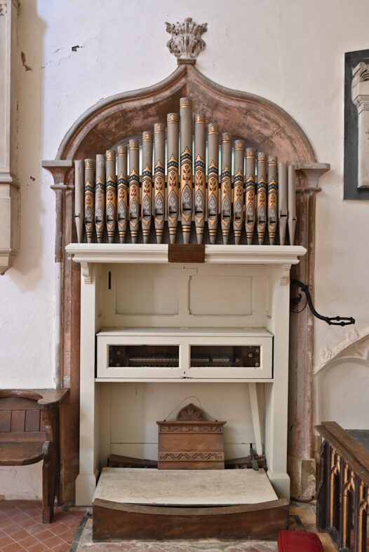 Redbourne, St Andrew, Chancel, Organ