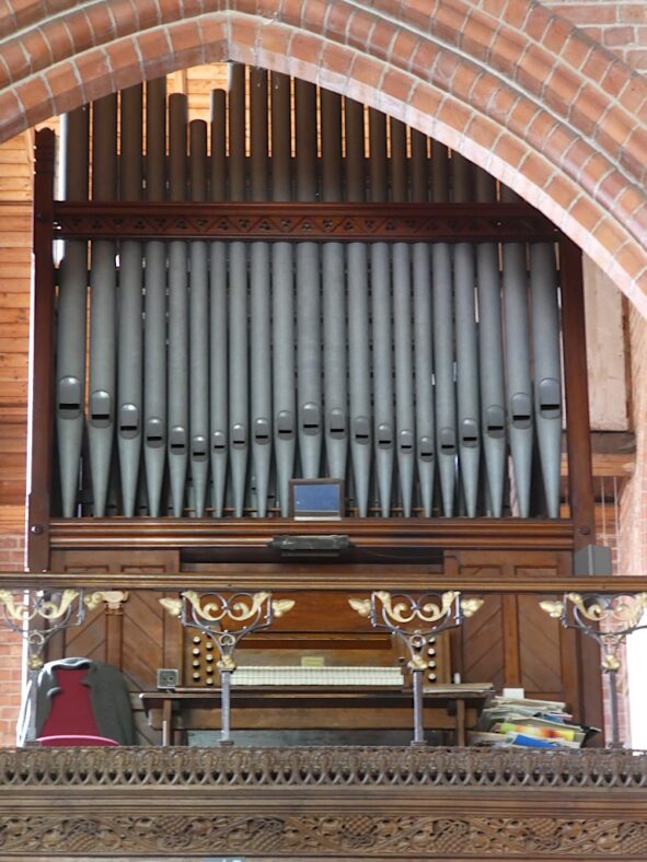 Woodhall Spa, St Peter, Organ - Society for Lincolnshire History ...
