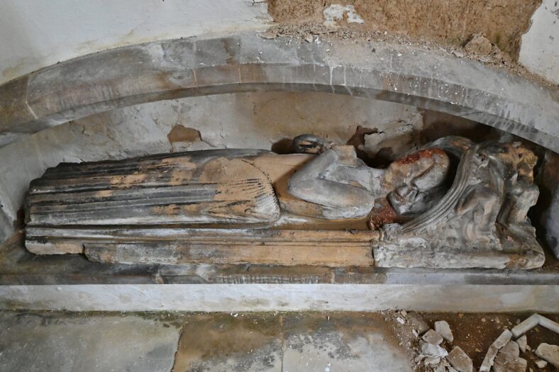 Dowsby, St Andrew, South Aisle, Effigy - Society for Lincolnshire ...